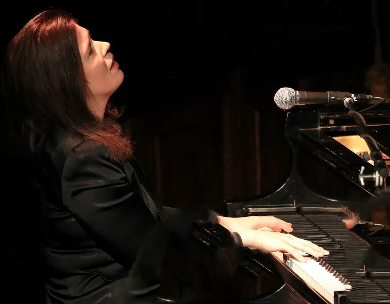 Temple Beth Shalom presents pianist Nicole Pesce - JewishPhoenix